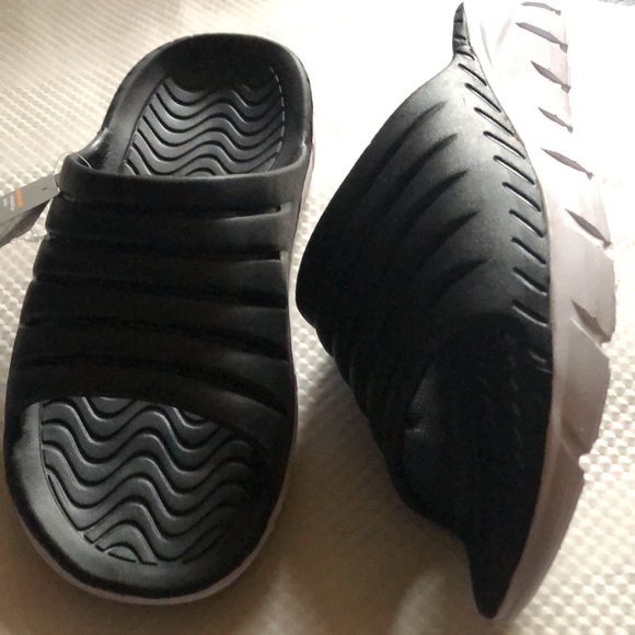 Avia | Shoes | Sandals Womens New Size 9m Avia Hugs Foot Springy ...